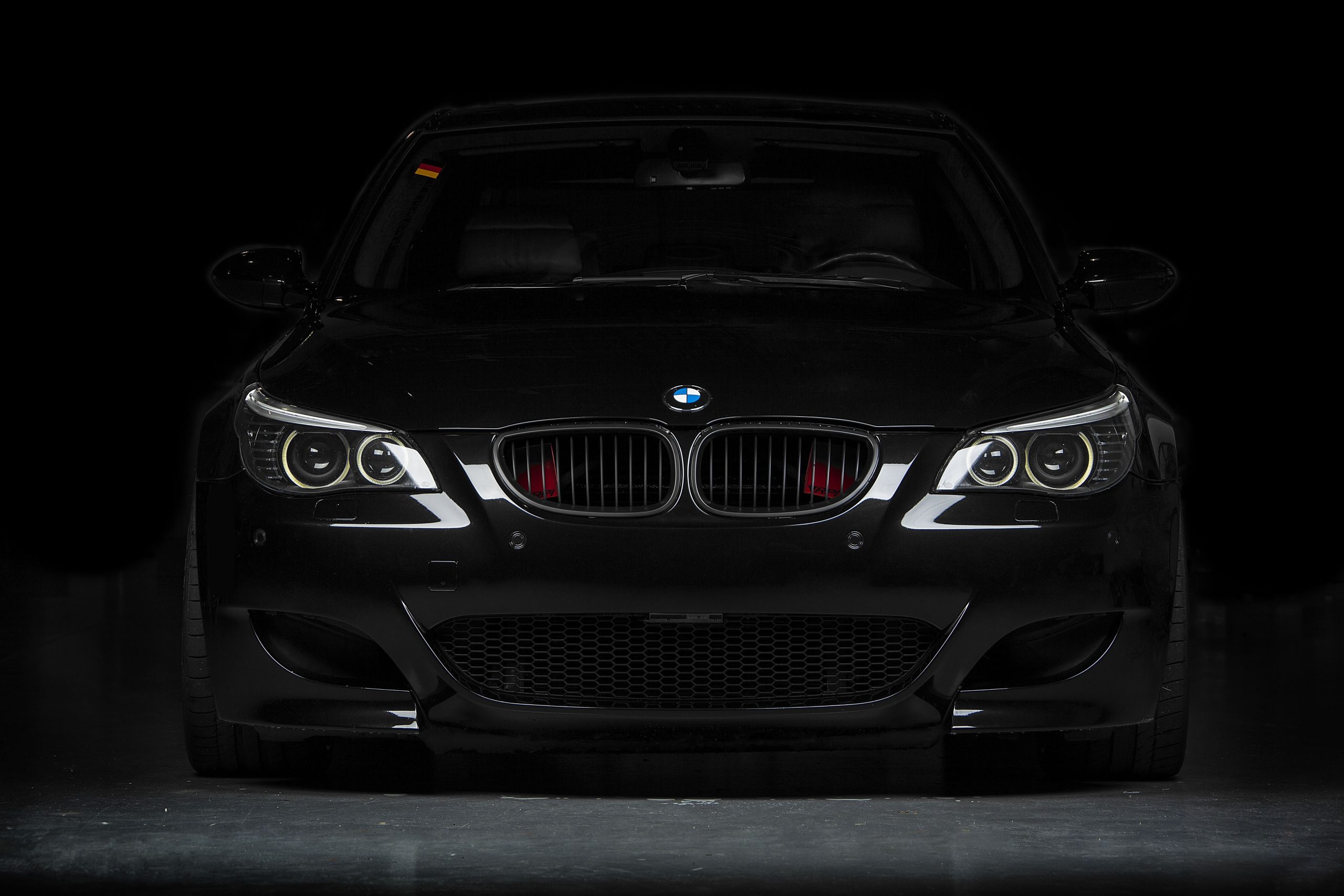 BMW E60 M5 – Ekskluzywne Tapety na Pulpit i Telefon - Tapety